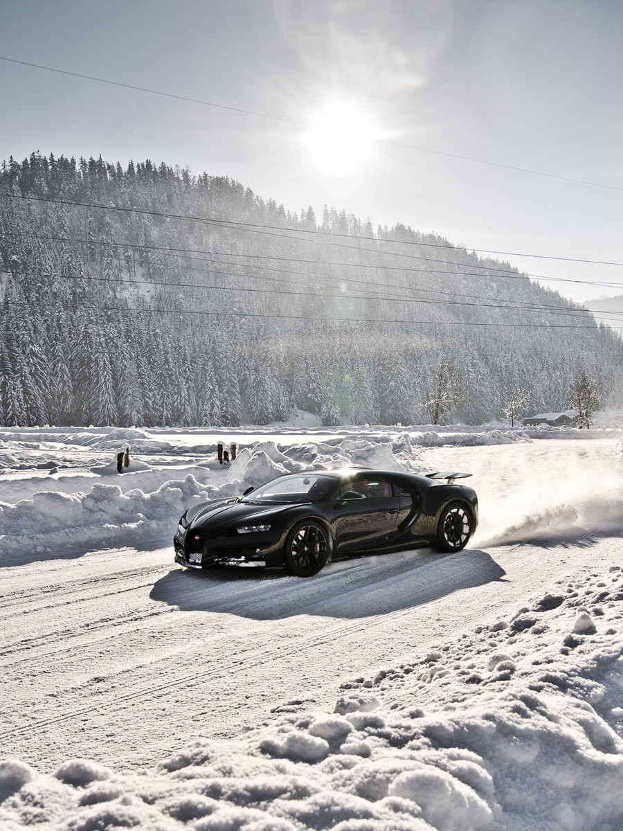 Bugatti Chiron on snow – motion | urban | life
